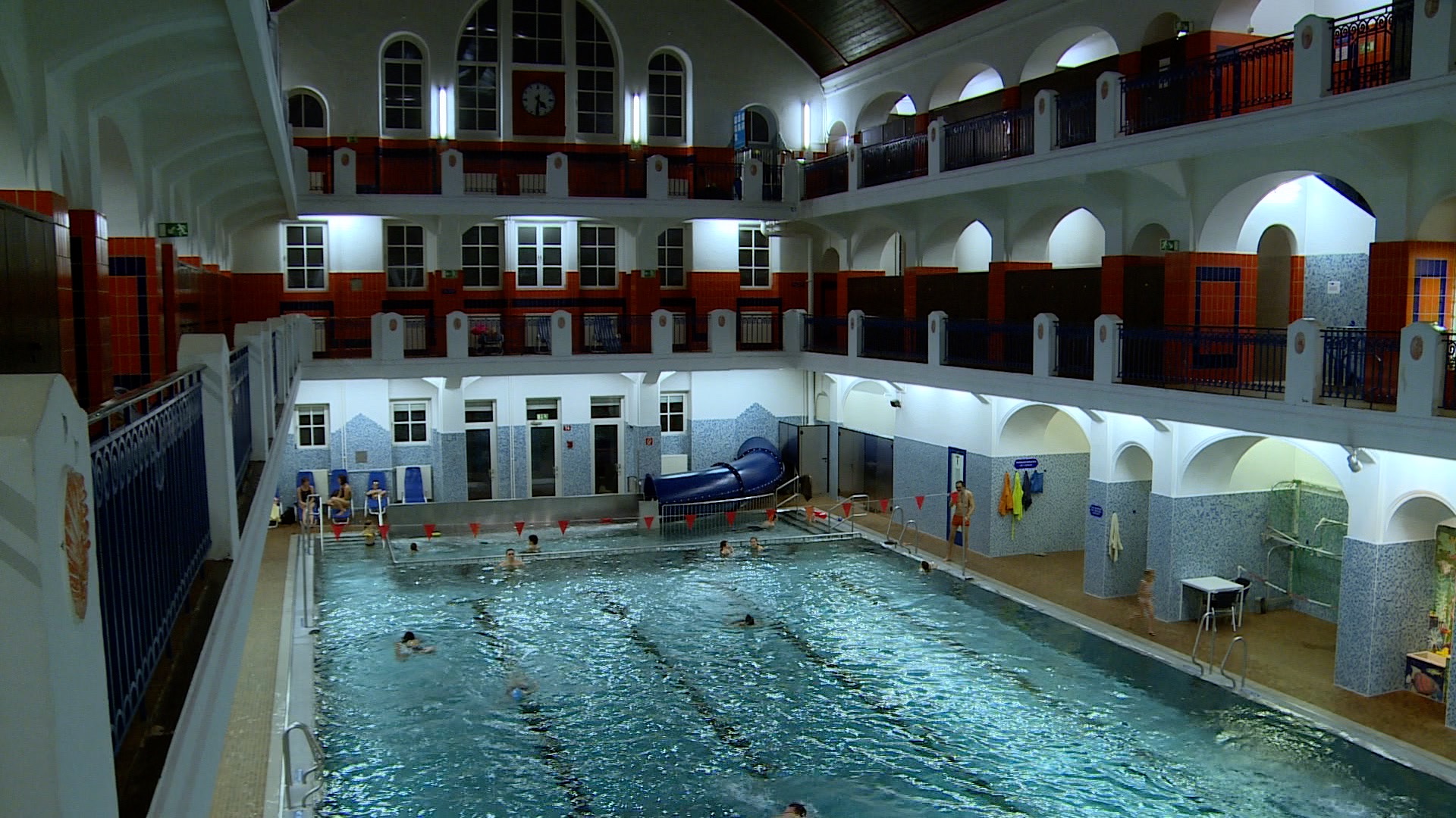 #WienFakt 53: Wiens ältestes Hallenbad - W24