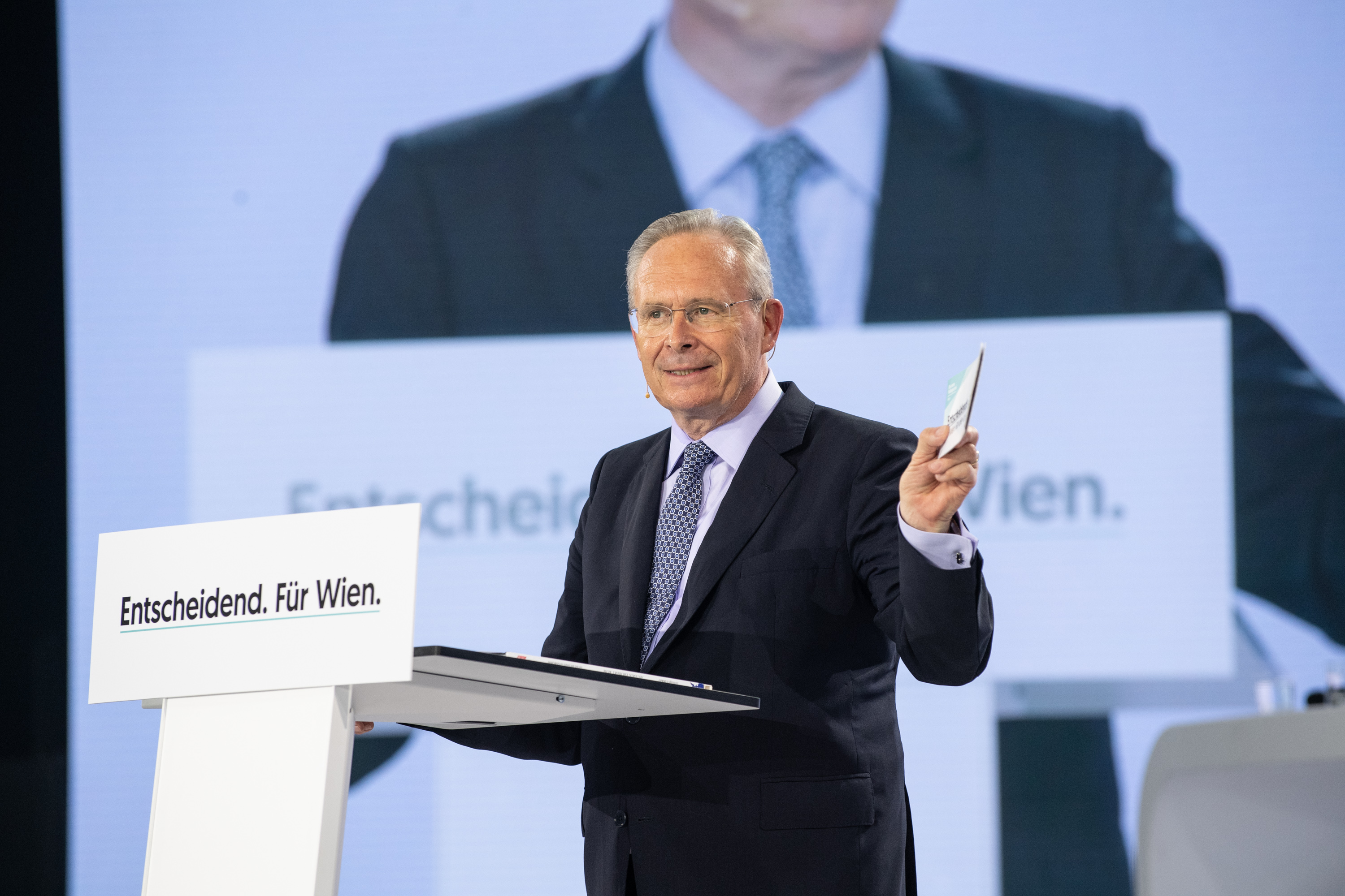 Mahrer sorgt mit neuem Video für Wirbel - News - W24