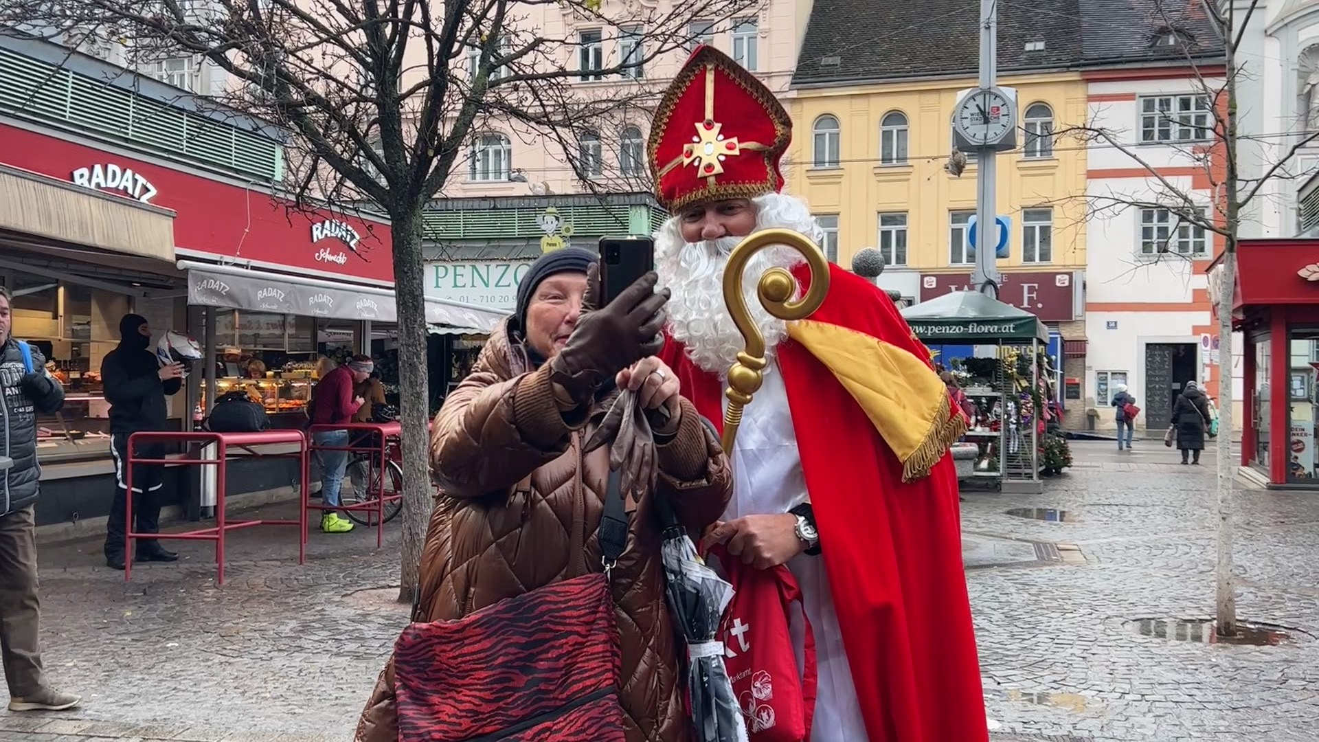 Nikolo besucht Wiener Märkte - News - W24