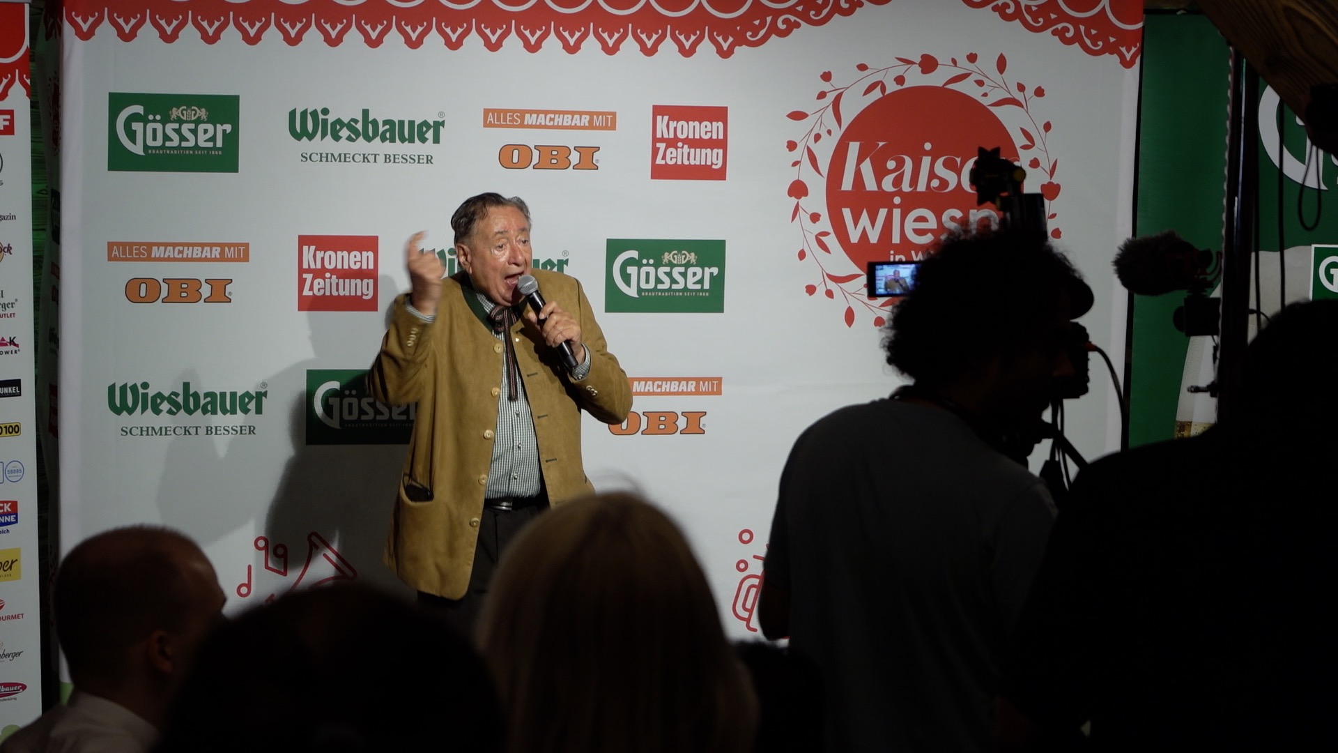 Lugner macht Stimmung fürs Wiener Oktoberfest - News - W24